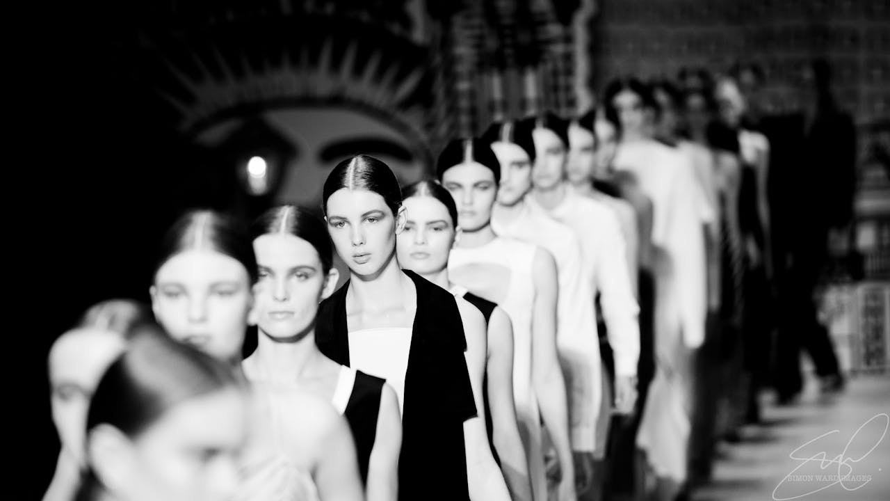 Modeling: The Historical Evolution of Beauty Standards - For Art Lovers